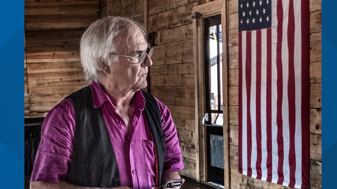 Singer-songwriter David Olney dies during Florida performance | kagstv.com