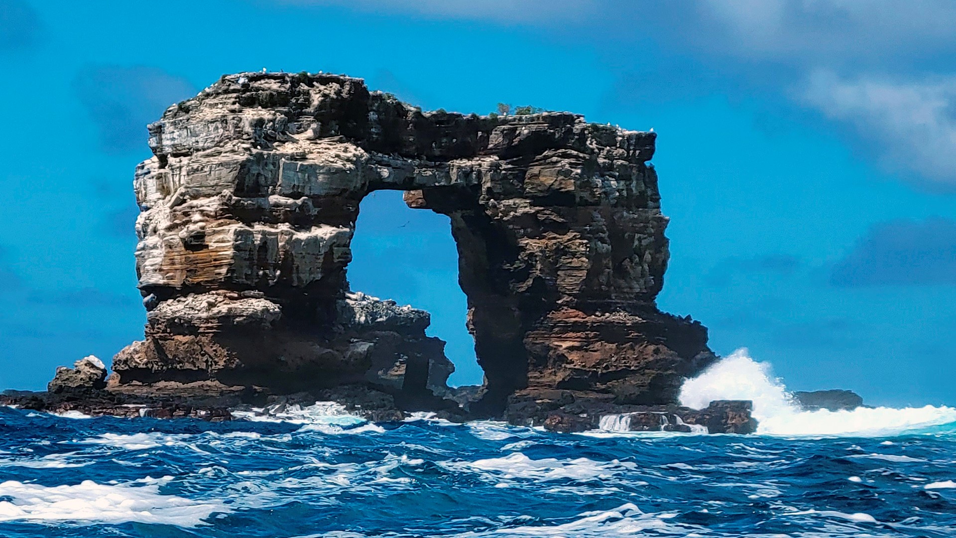 Darwin's Arch doesn't look like this anymore. It's top is gone ...