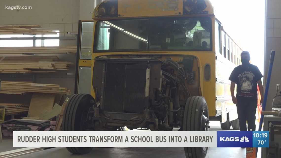 High school students create a library from a bus | kagstv.com