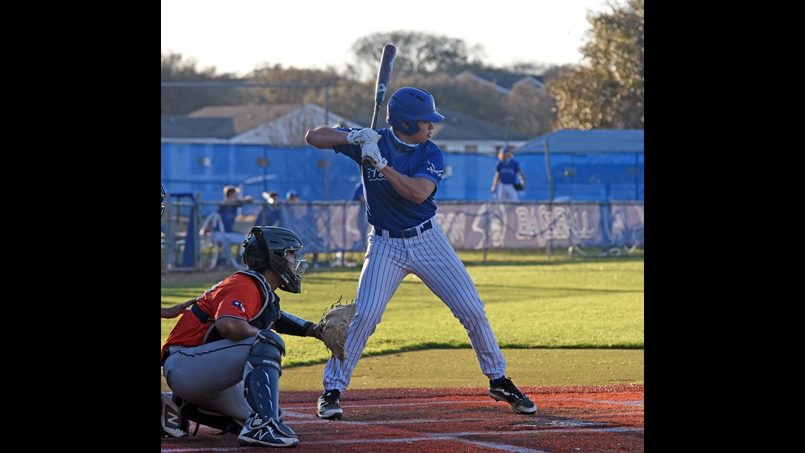 Blinn baseball upsets No. 14 McLennan, 4-1 | kagstv.com