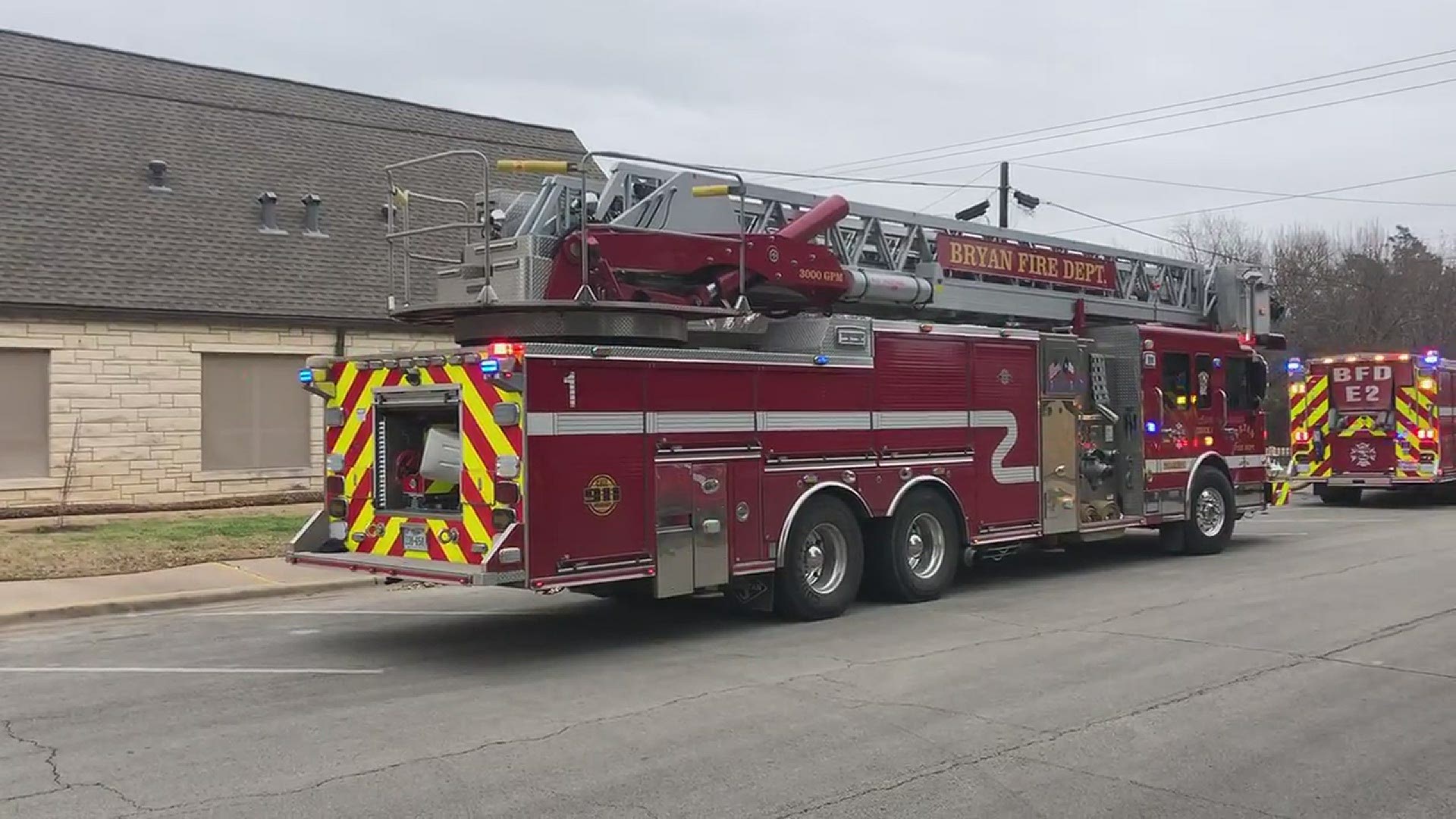 Bryan fire crews battle blaze at apartment near downtown | kagstv.com