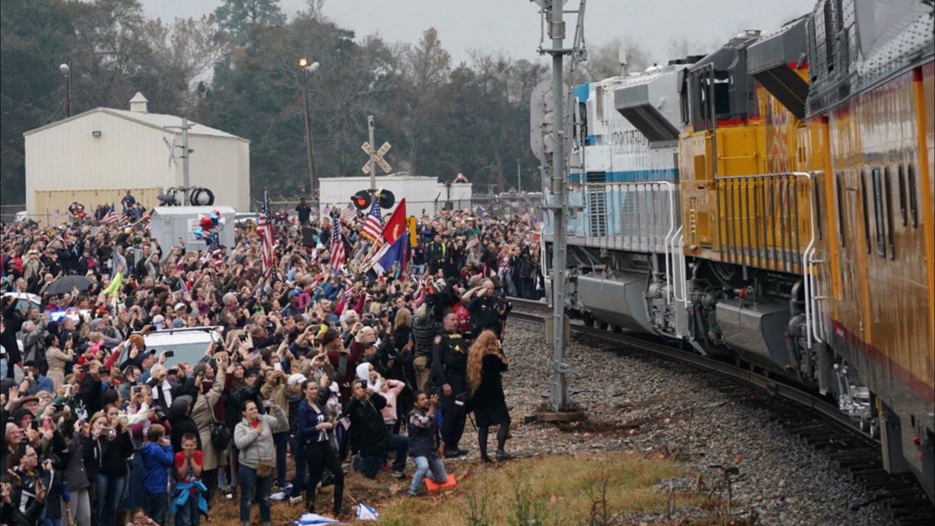 LIVE BLOG: 'Locomotive 4141' to carry George H.W. Bush to College ...
