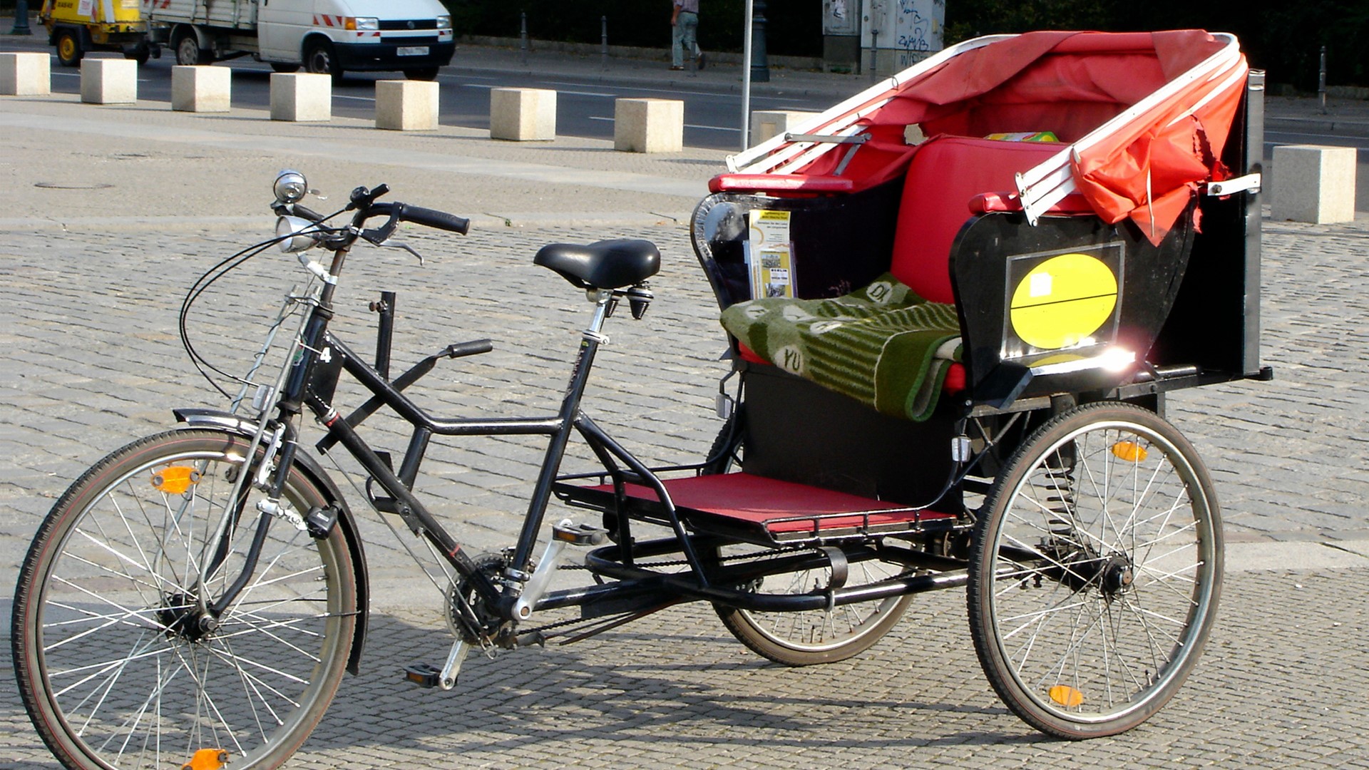 Catching a pedicab in City of Houston | kagstv.com