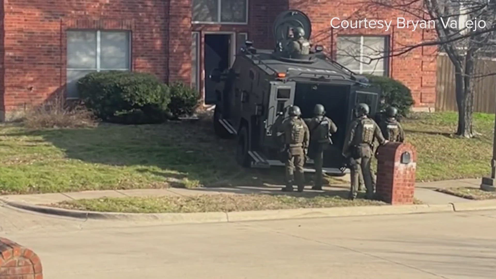 Allen SWAT team arrest suspect who barricaded herself in attic | kagstv.com